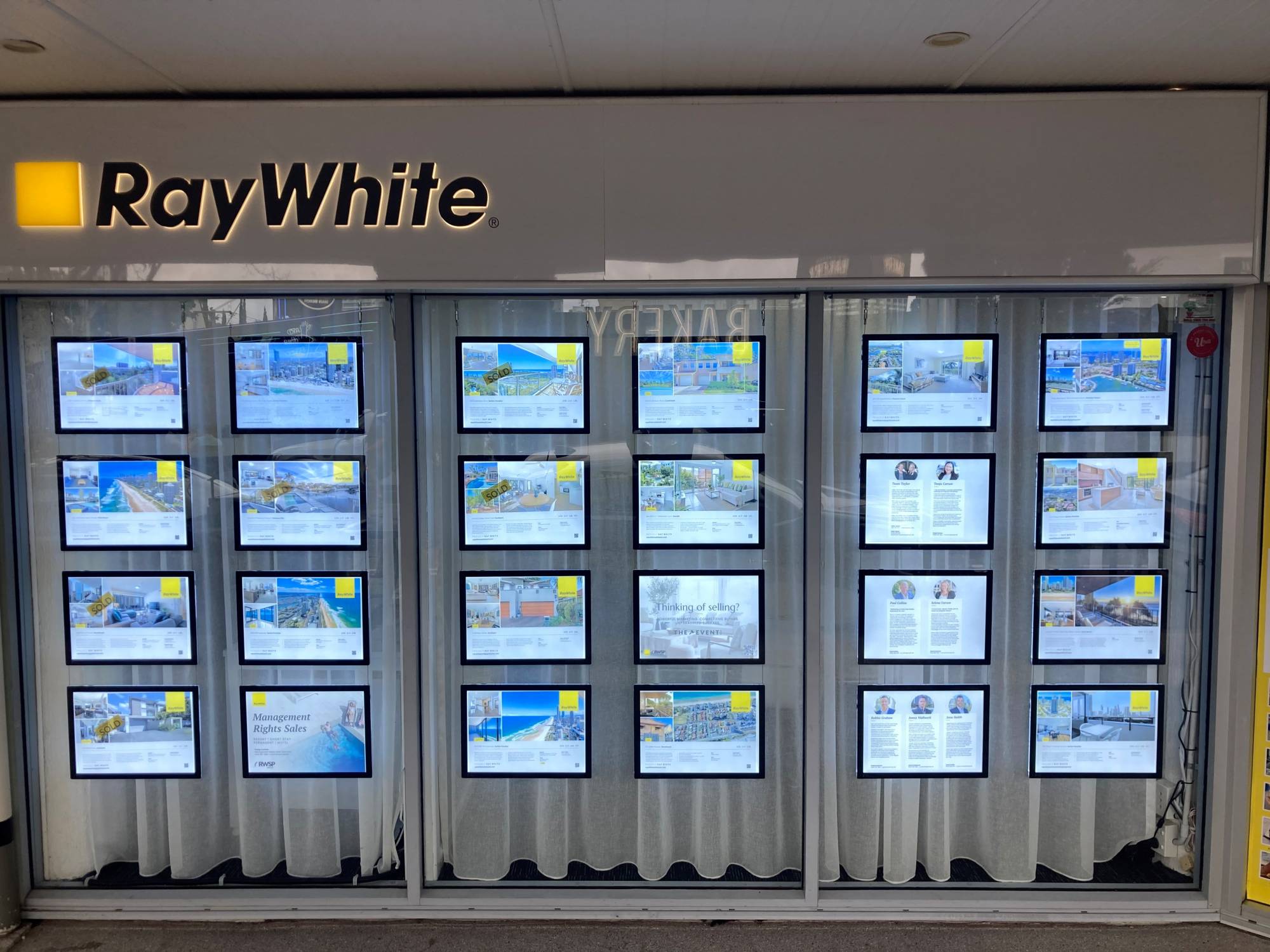 Real Estate Displays - Custom Built Window Displays And Signage